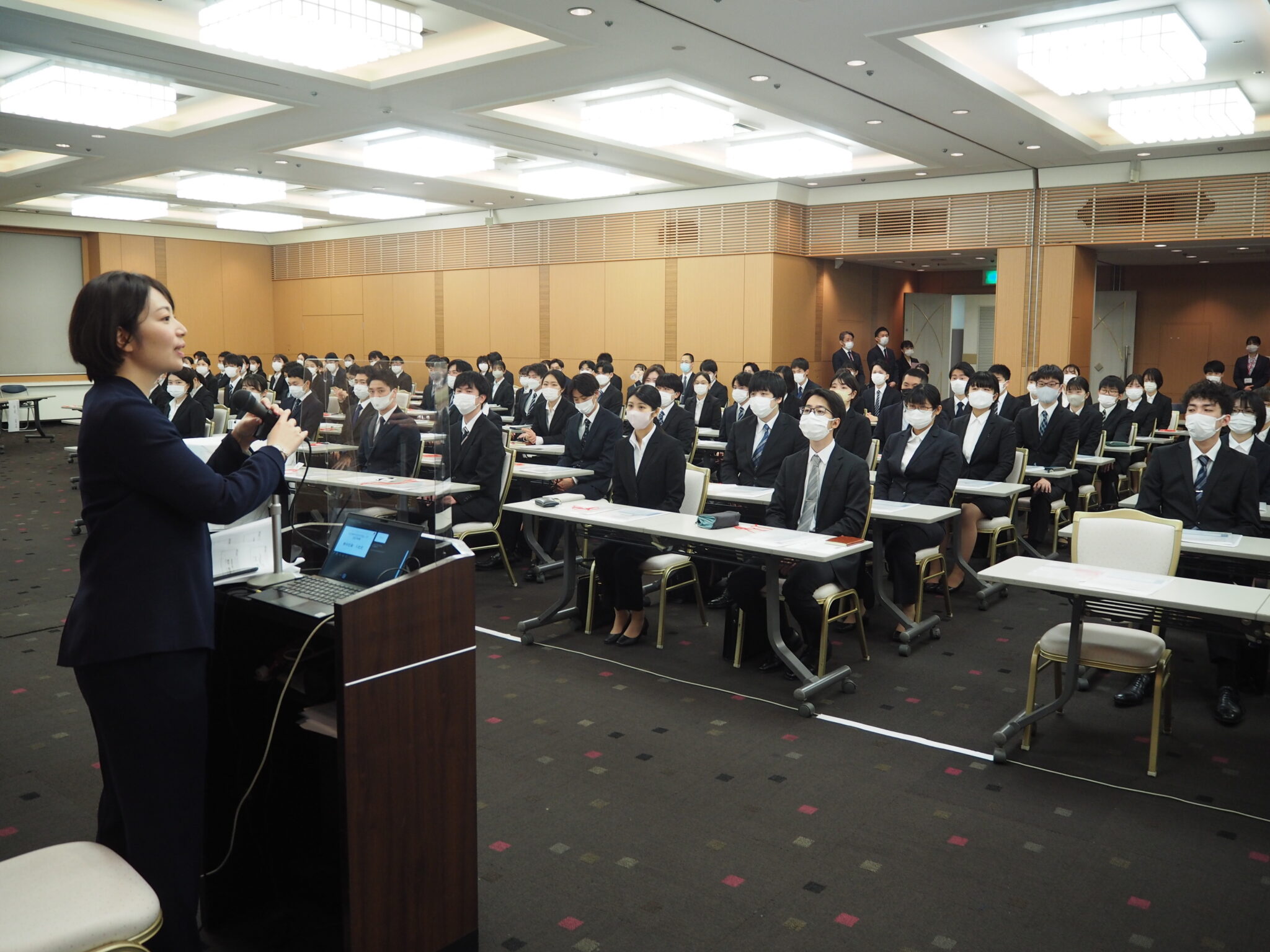 ようこそSOMPOケアへ！ 2023年度 新卒社員入社式 | SOMPOケア WATCH!｜介護現場の真実を伝える社内報